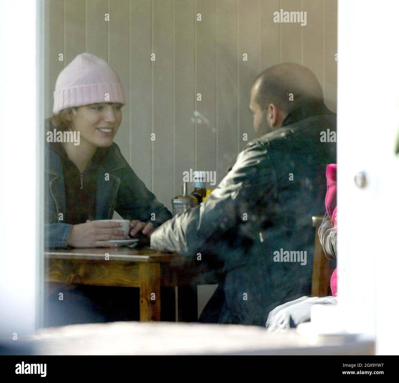 Kelly Brook and Jason Statham having breakfast then shopping in South ...