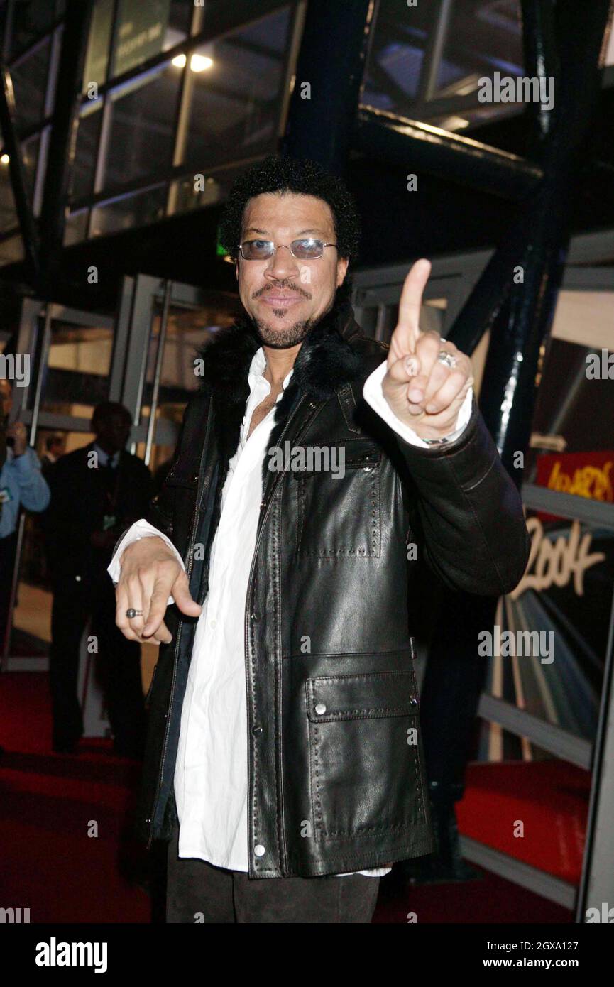Lionel Richie arrives at the Brit Awards 2004 Stock Photo - Alamy