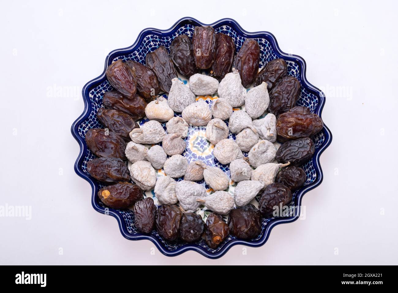 dried figs sprinkled with rice flour and medjoul jumbo dates Stock ...