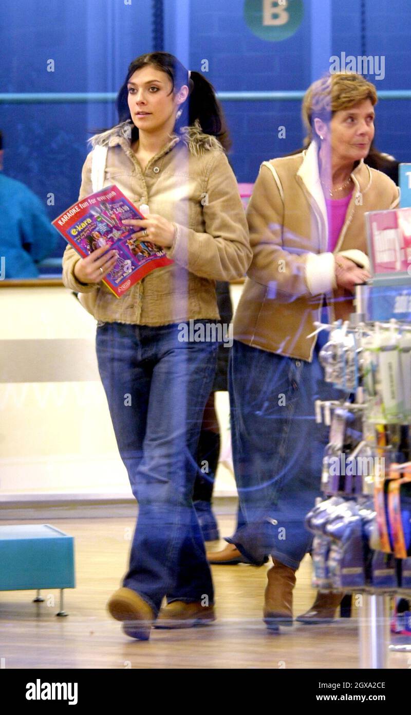 Ex Hearsay singer and wife to Jack Ryder, Kym Marsh Xmas shopping with ...