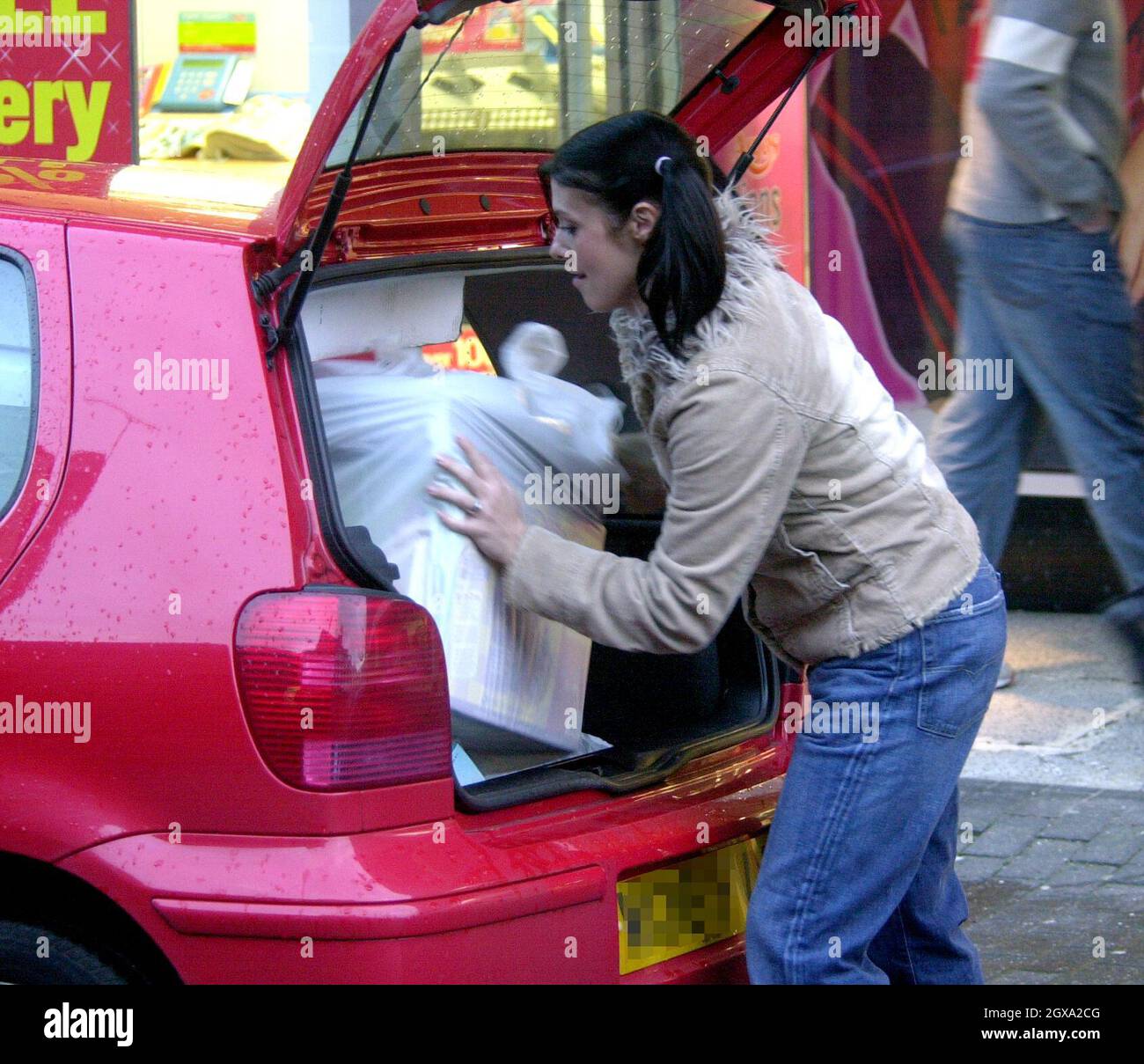 Ex Hearsay singer and wife to Jack Ryder, Kym Marsh Xmas shopping with ...