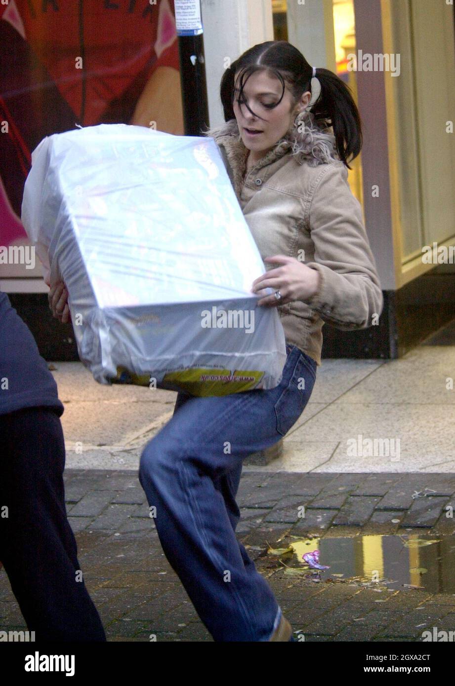 Ex Hearsay singer and wife to Jack Ryder, Kym Marsh Xmas shopping with ...