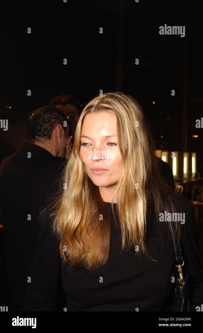 Kate Moss backstage at the Alexander McQueen Fashion Show at Paris ...