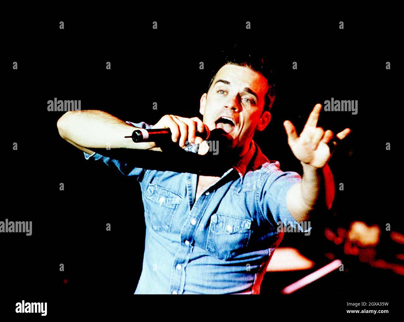 ROBBIE WILLIAMS IN CONCERT, NEW ZEALAND Stock Photo - Alamy