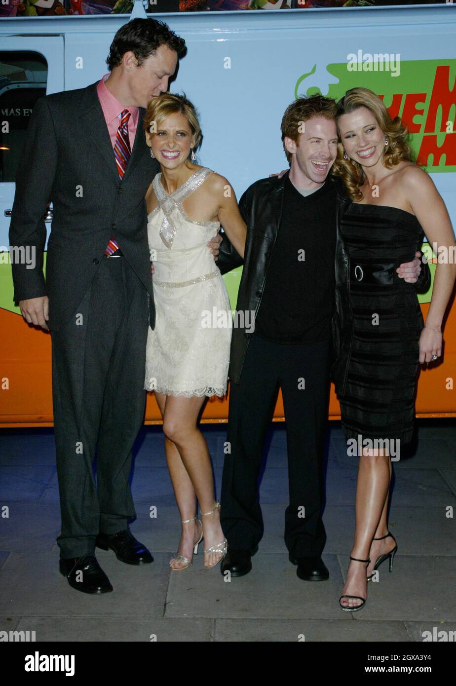 Matthew Lillard, Sarah Michelle Gellar, Seth Green and Linda Cardellini ...