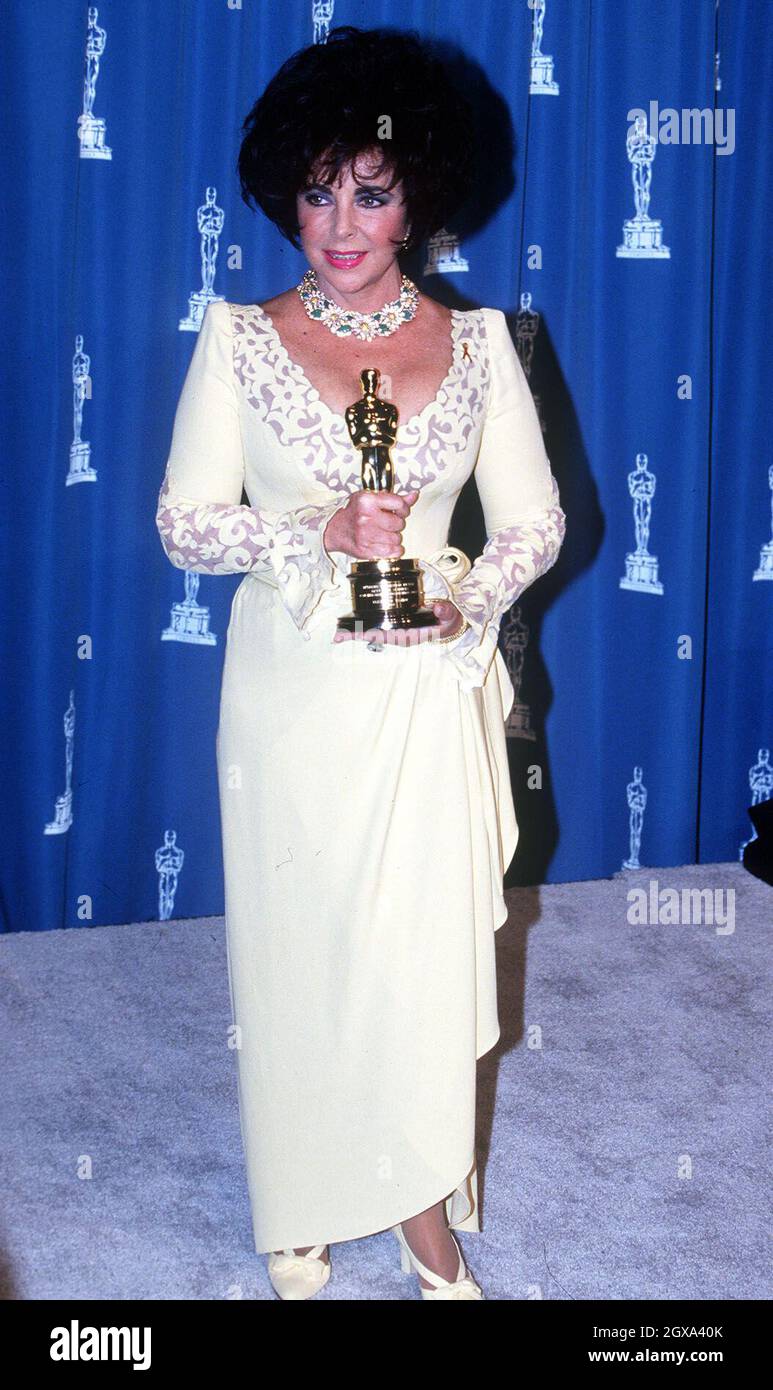 Elizabeth Taylor at the Oscars Stock Photo - Alamy