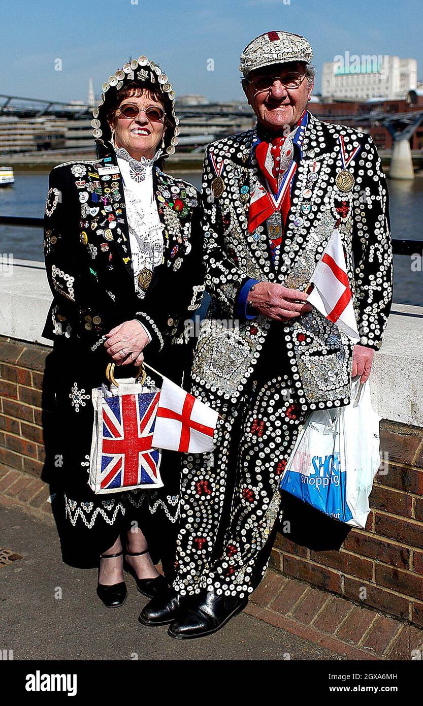 Pearly Queen Doreen Golding Old Kent Road and Pearly King Harry Mayhead ...