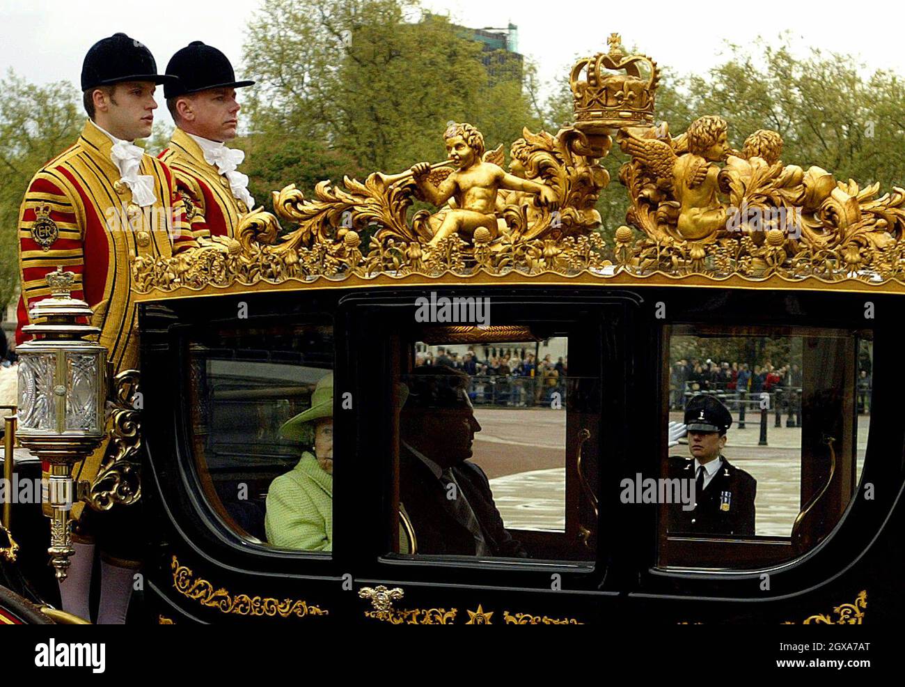 The Queen of England (2nd R) and the Duke of Edinburough depart ...