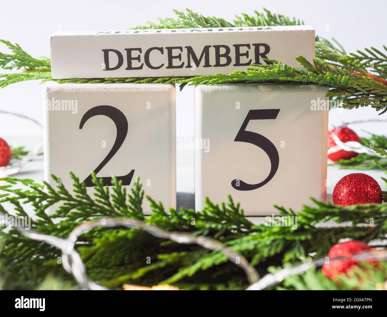 December 25 Christmas date calendar in frame of green branches Stock ...