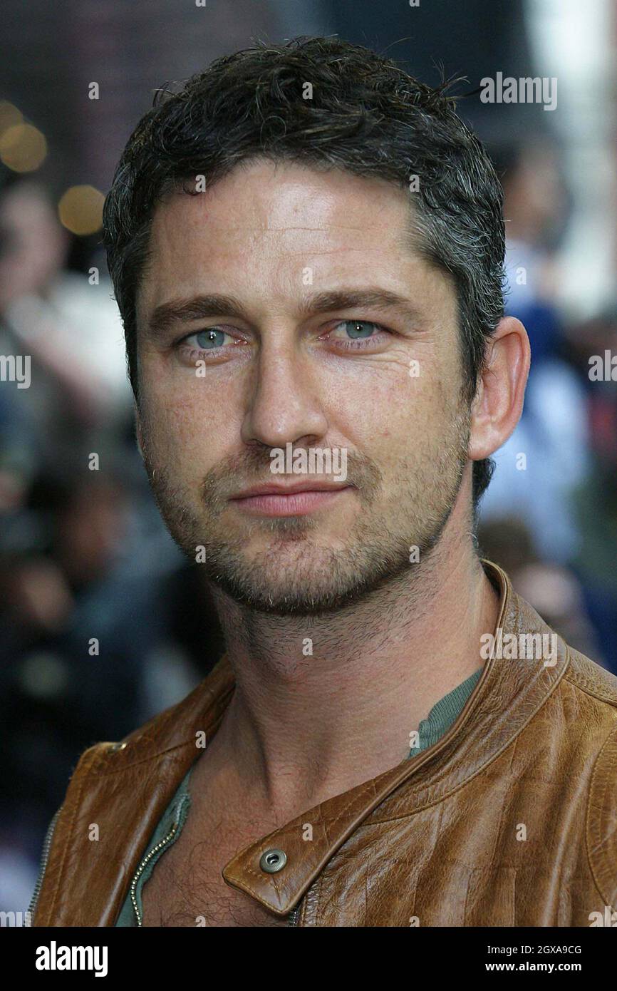 Gerard Butler arrives at the Uk premiere of Harry Potter and the ...