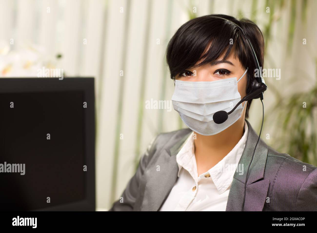 Woman At Office Desk Wearing Medical Face Mask Stock Photo - Alamy