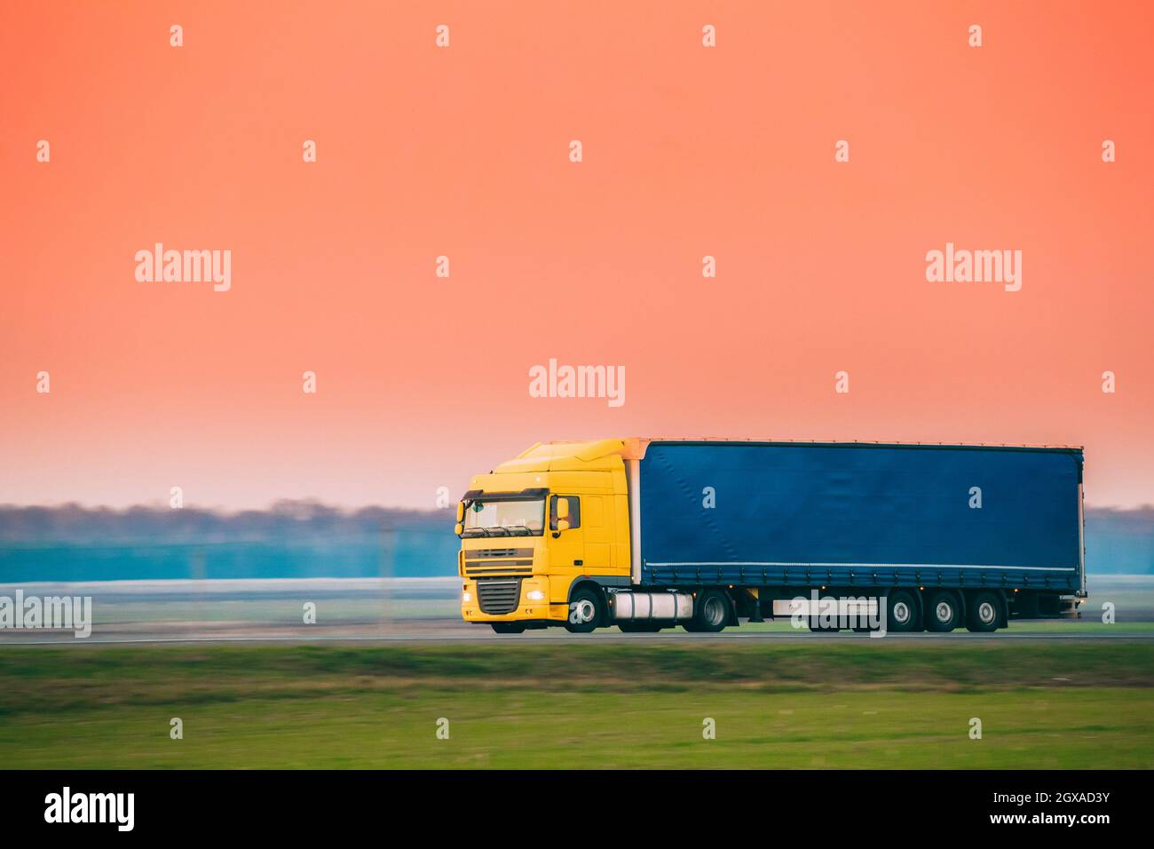 Prime mover truck hi-res stock photography and images - Alamy