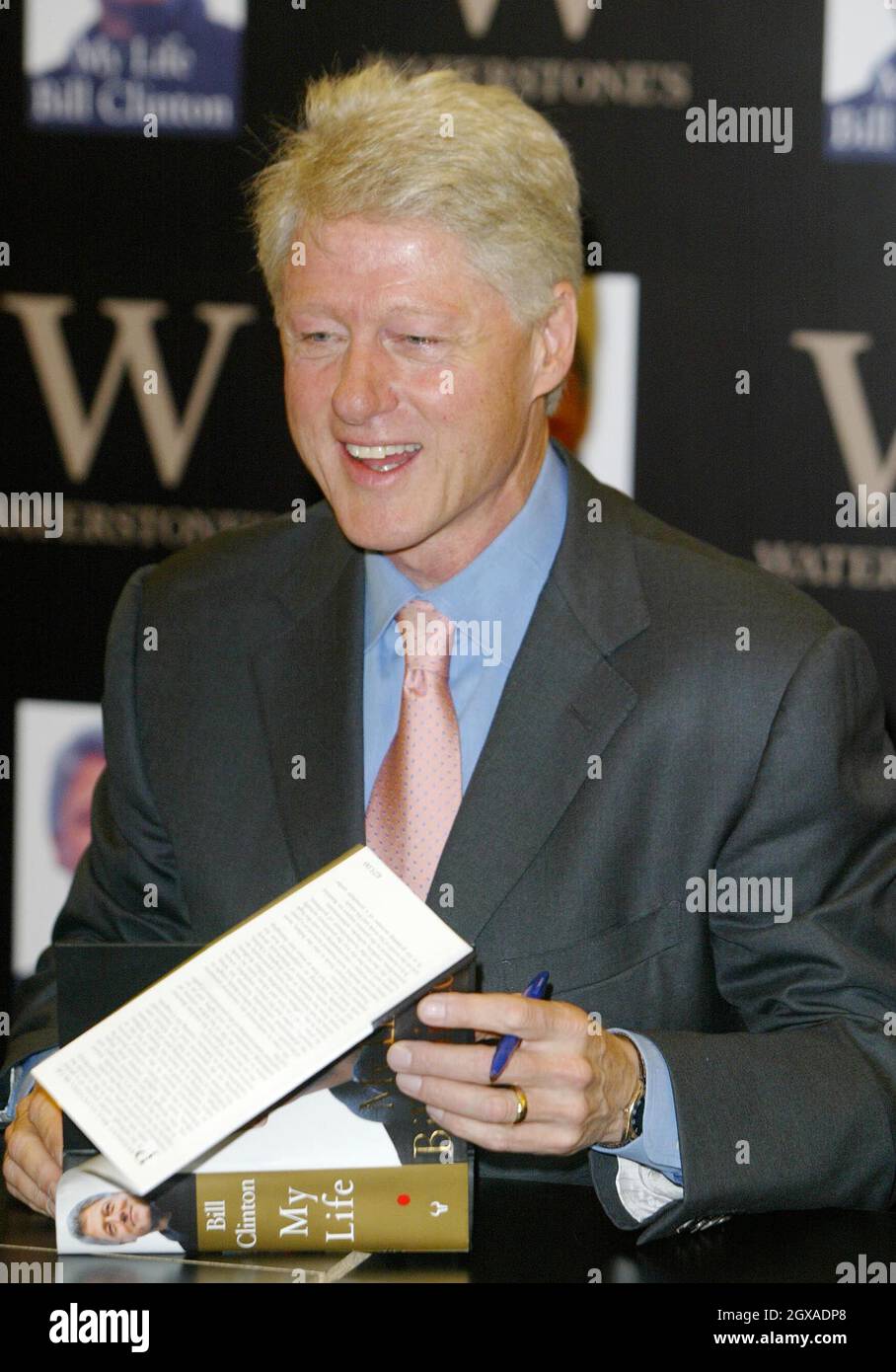 Bill Clinton on a book tour promoting his autobiography My Life at ...