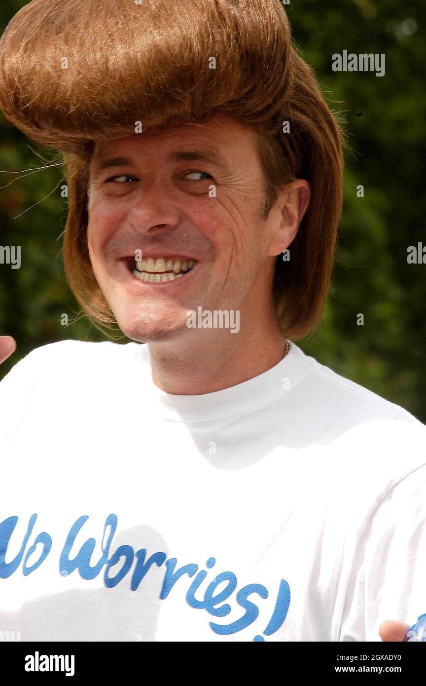Phil Tufnell launches the new Foster's ad campaign Tuffer's Bush Trial ...
