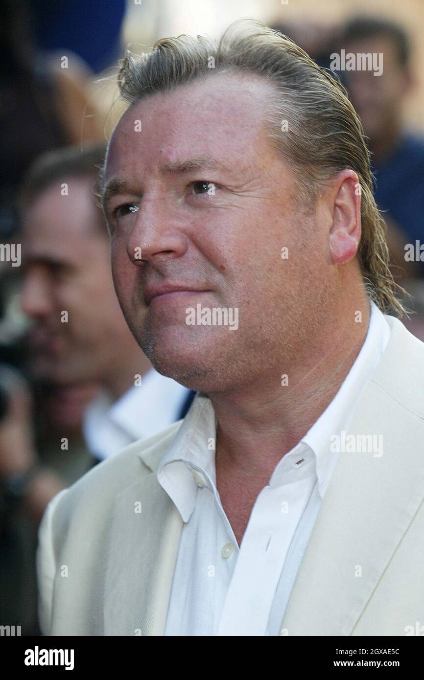 Ray winstone king arthur premiere hi-res stock photography and images ...