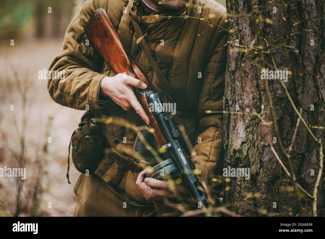 Soldier camouflage forest hi-res stock photography and images - Alamy