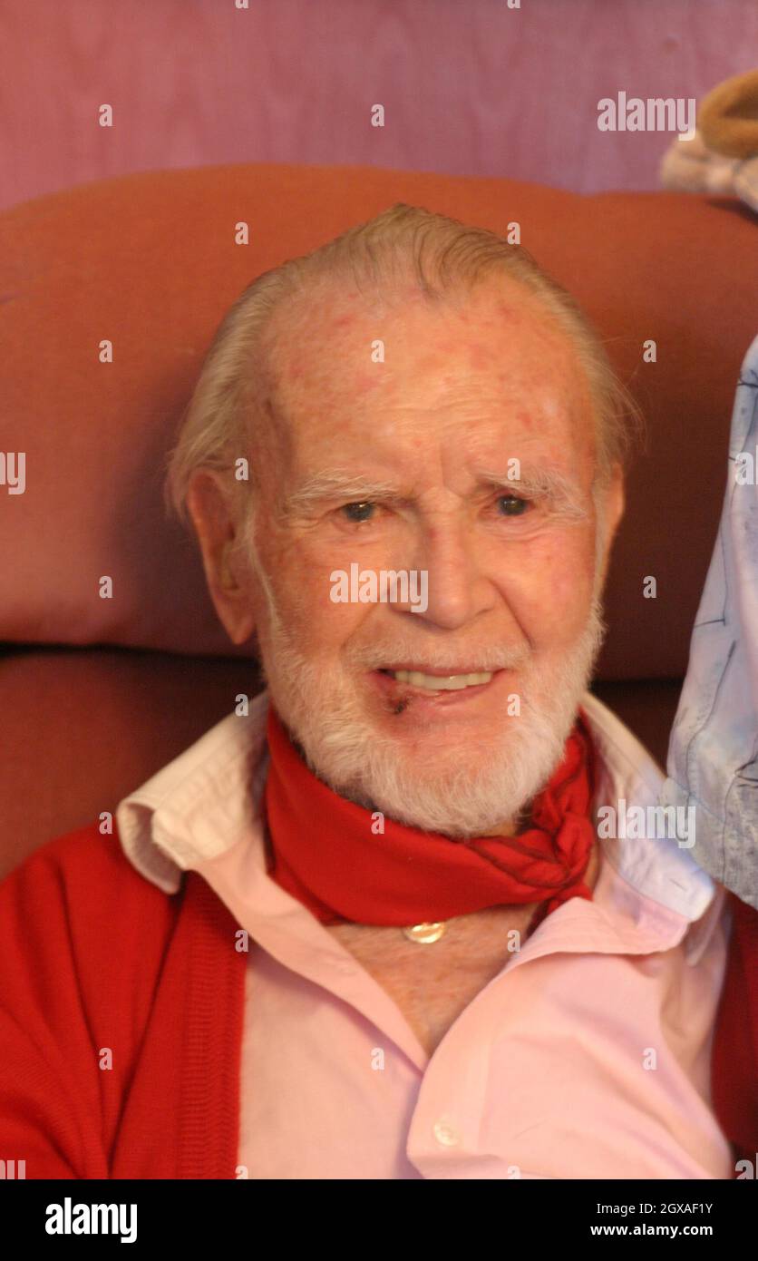 Sir John Mills Stock Photo - Alamy