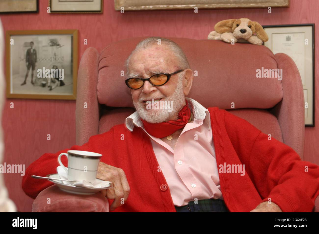 Sir John Mills Stock Photo - Alamy