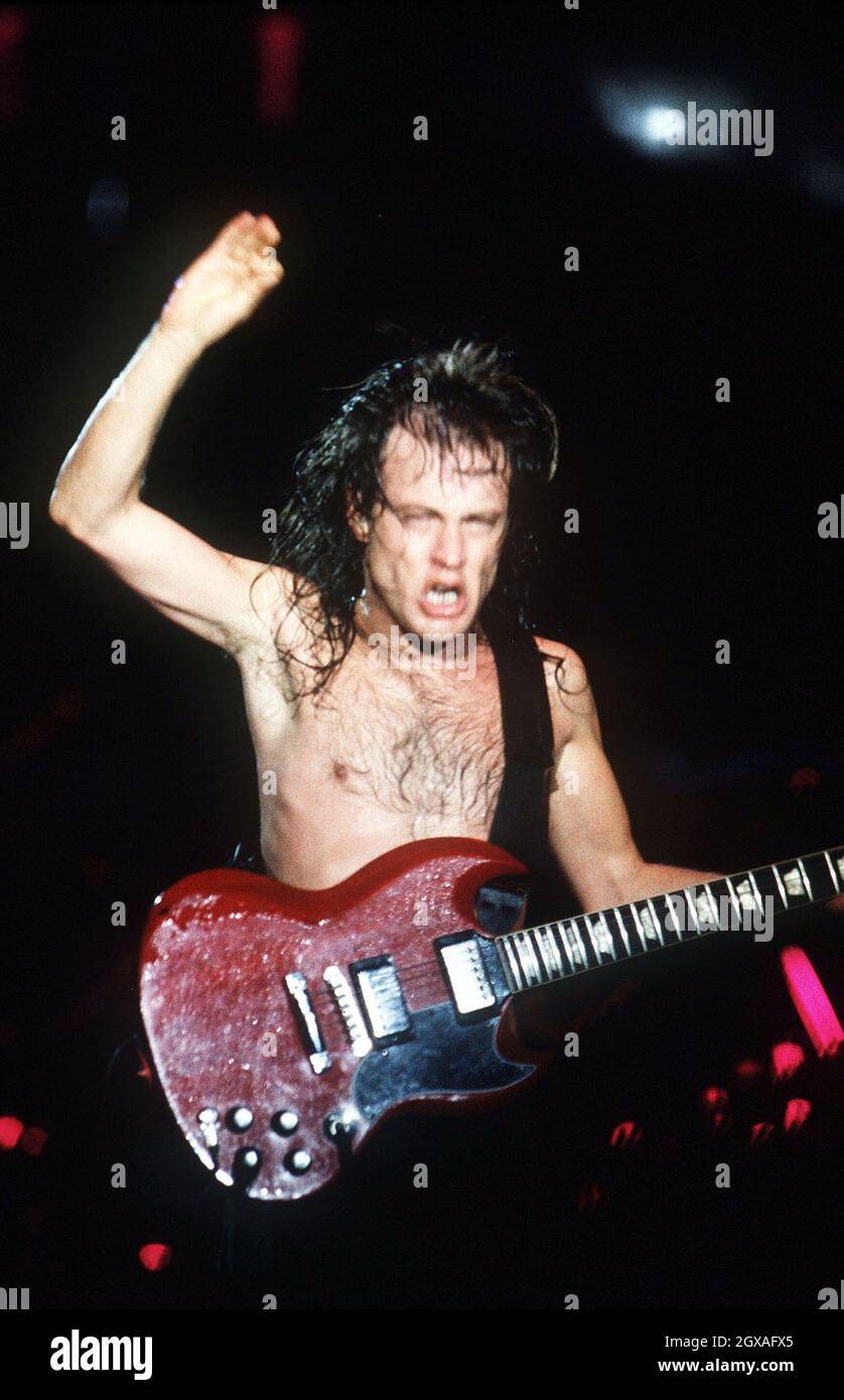 Ac dc in concert hi-res stock photography and images - Alamy