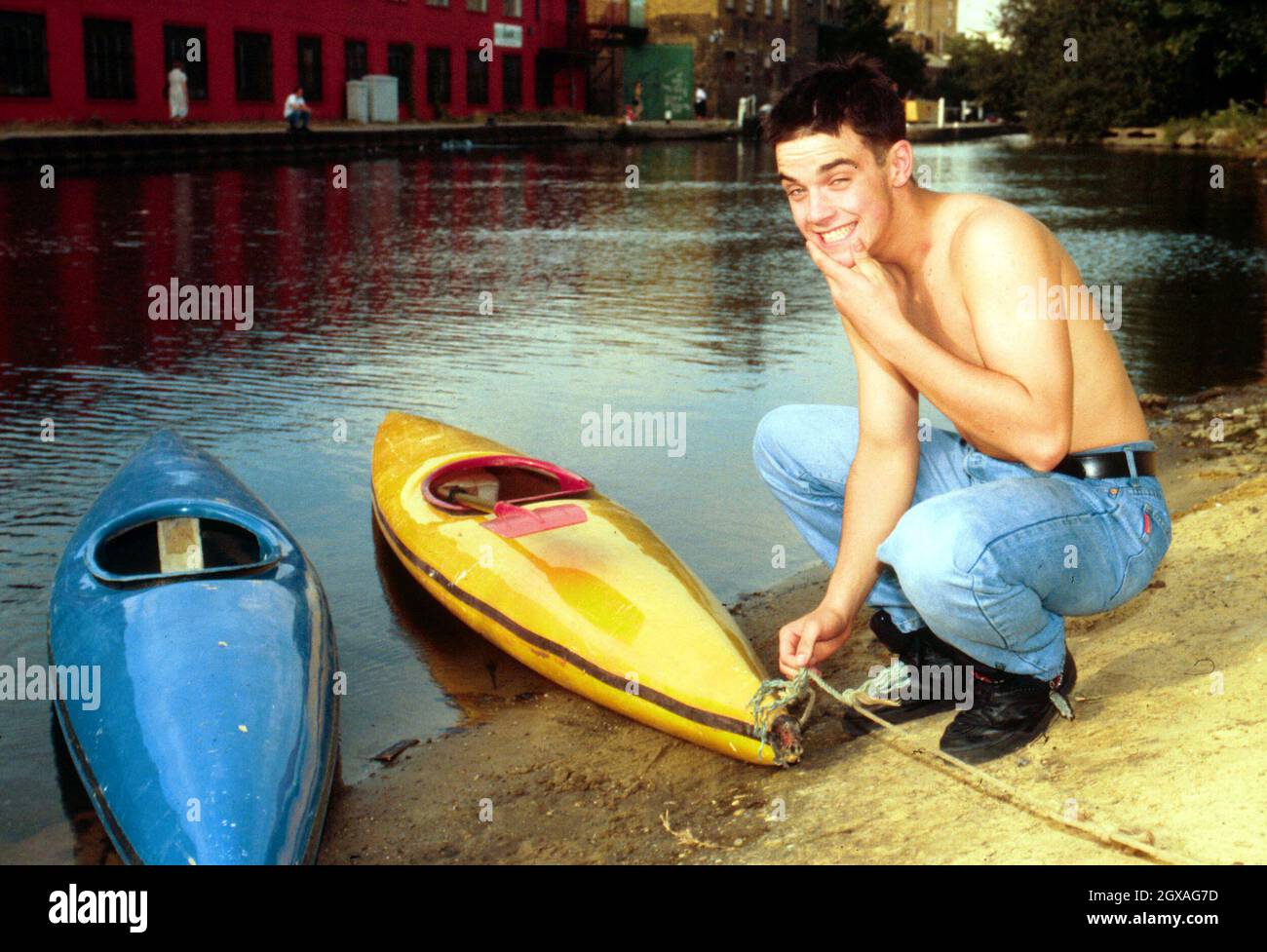 Robbie williams young hi-res stock photography and images - Alamy
