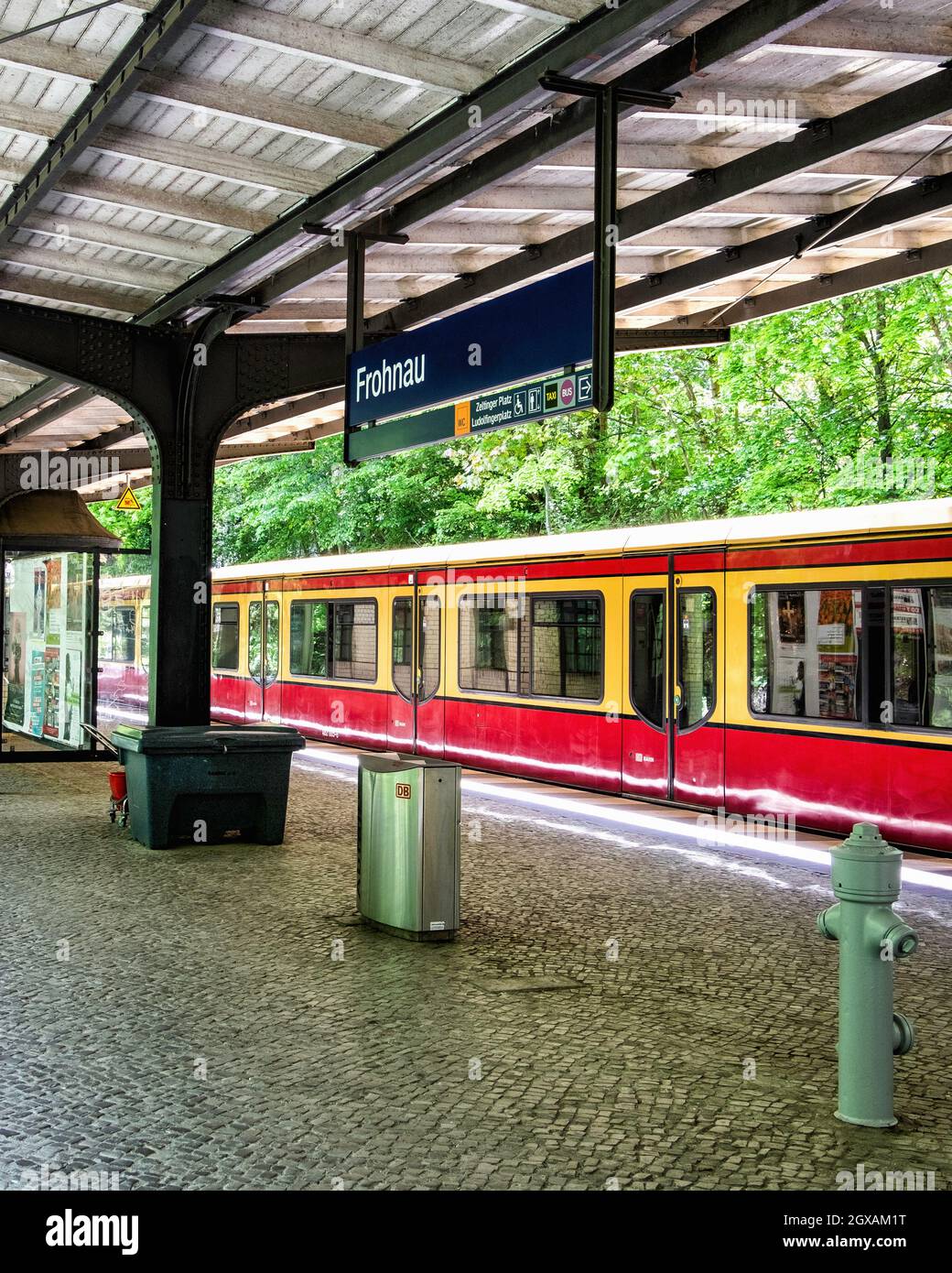 Serves s1 line hi-res stock photography and images - Alamy