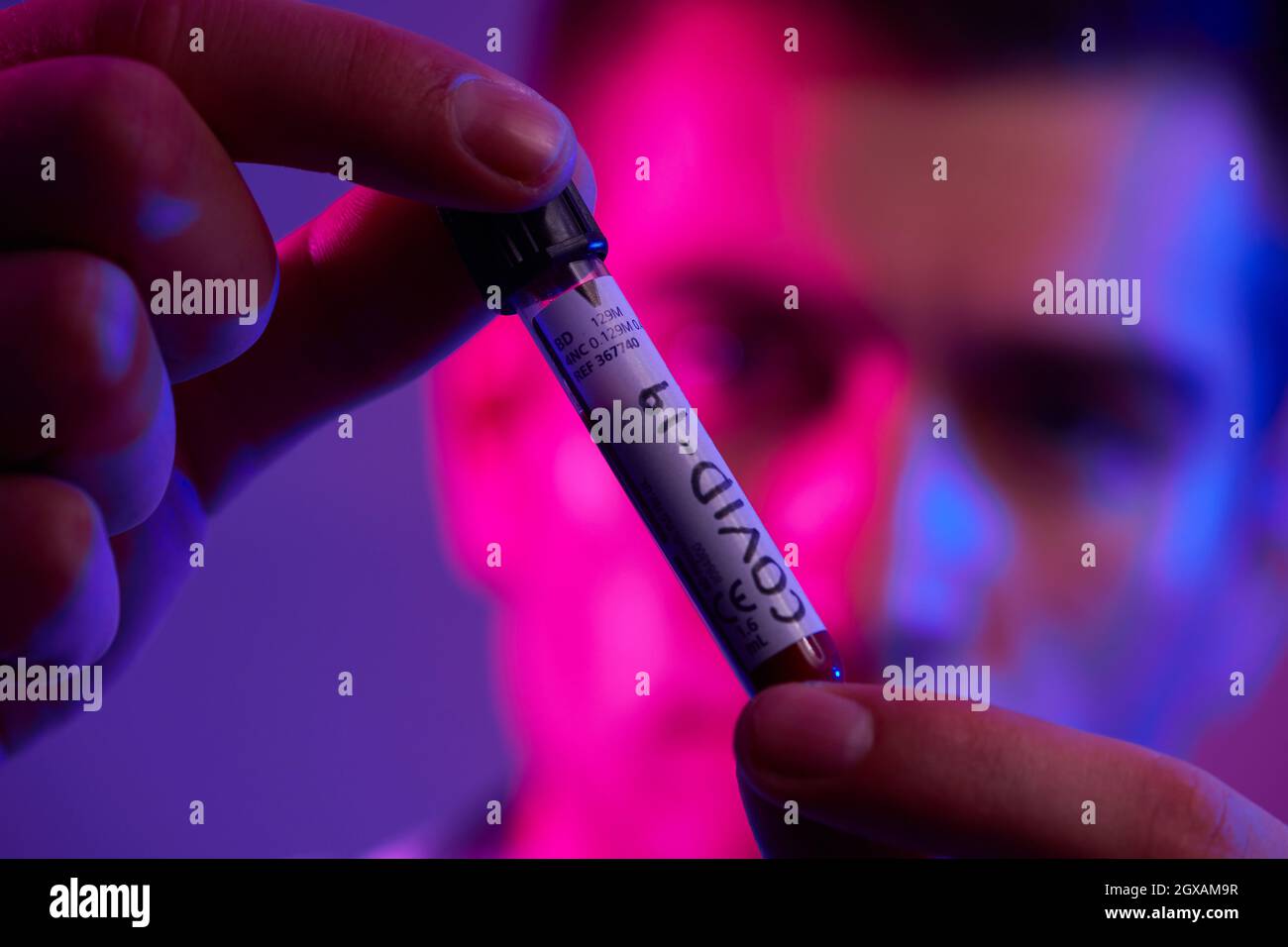 Coronavirus, Doctor holding positive covid-19 virus Blood Sample test ...