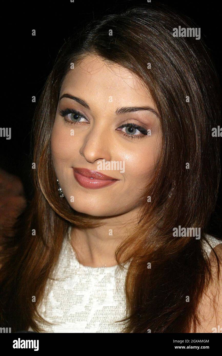 Aishwarya Rai arrives at the 2004 Sangeet Awards Winners at the Royal ...