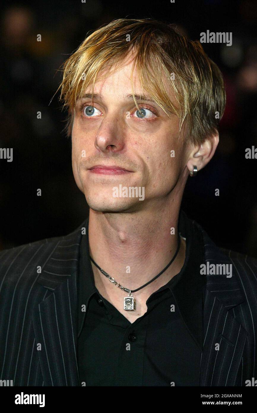 Mackenzie Crook arrives at the world film premiere Finding Neverland at ...