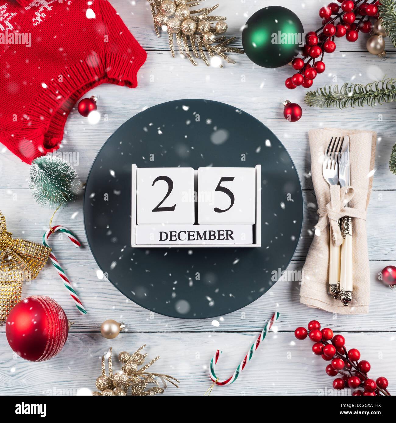 Christmas festive table setting with calendar date December, 25 Stock ...