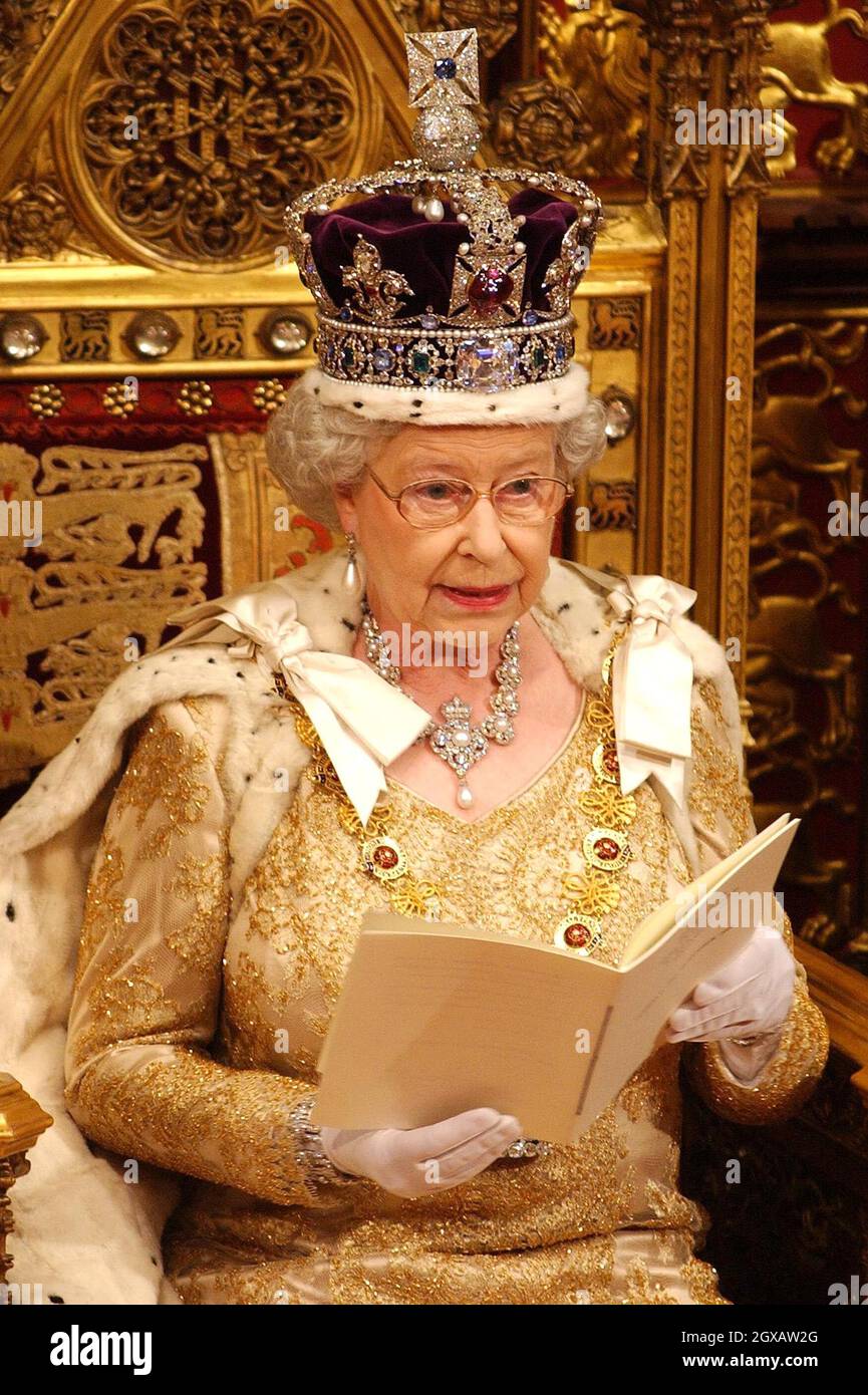 Britains queen elizabeth ii makes speech in chamber house lords hi-res ...