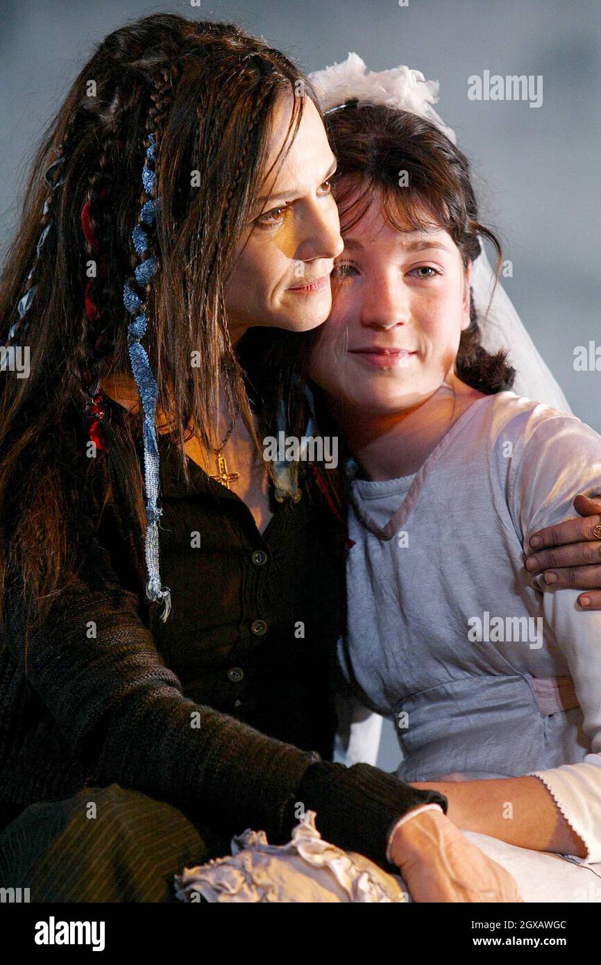 Holly hunter gordon macdonald hi-res stock photography and images - Alamy