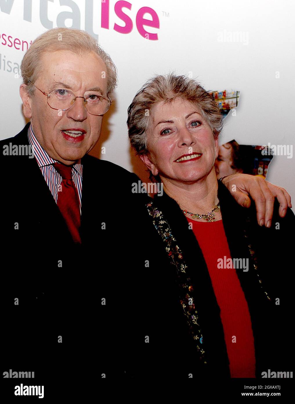 Sir David Frost sat for sculptor Frances Segelman at a charity event at ...