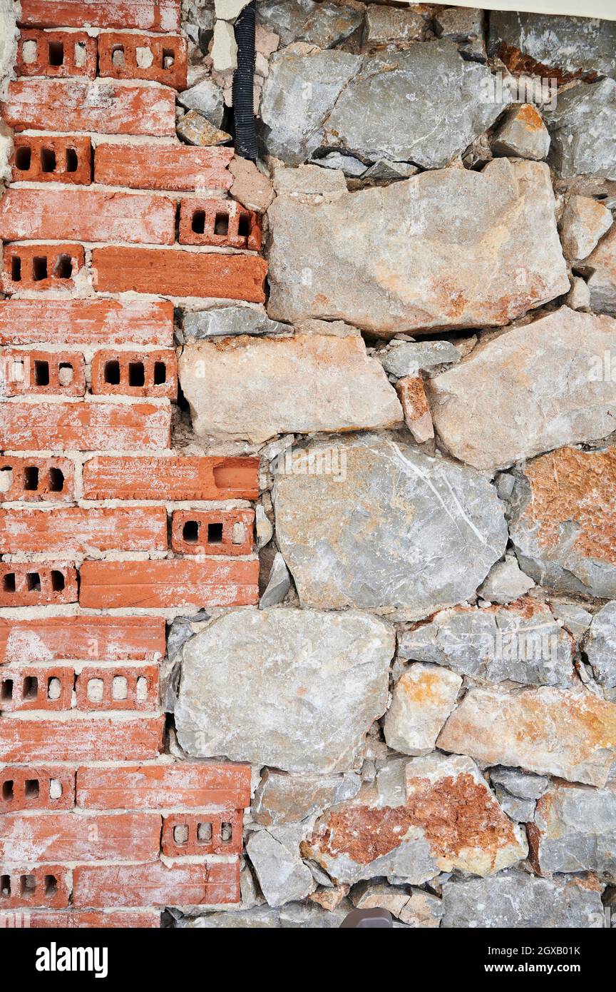 Red brick stone wall hi-res stock photography and images - Alamy