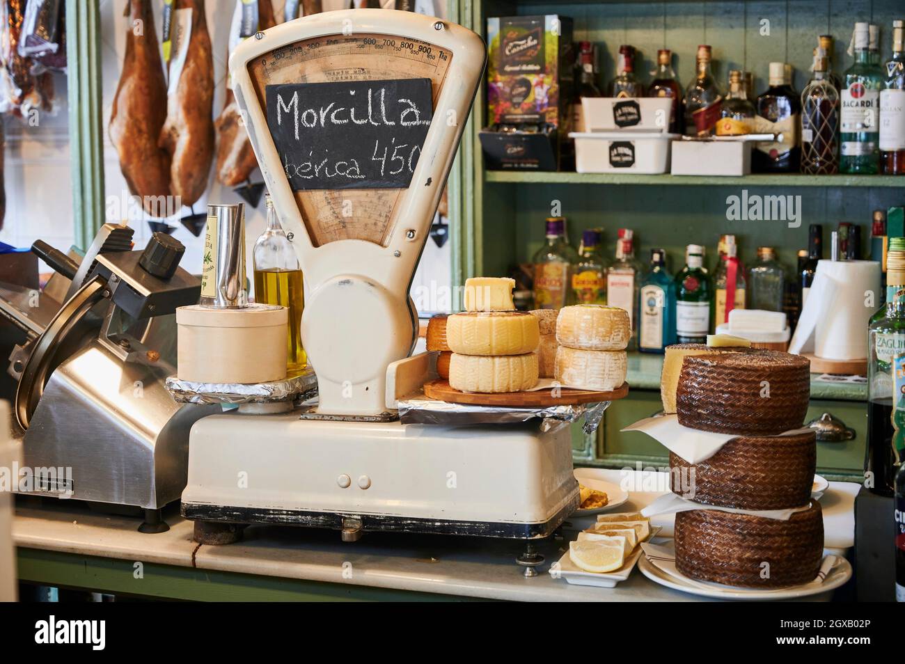 Grocery store interior produce hi-res stock photography and images - Alamy