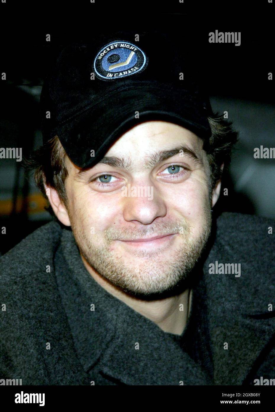 Joshua Jackson took to the London streets in a black cab. The former ...