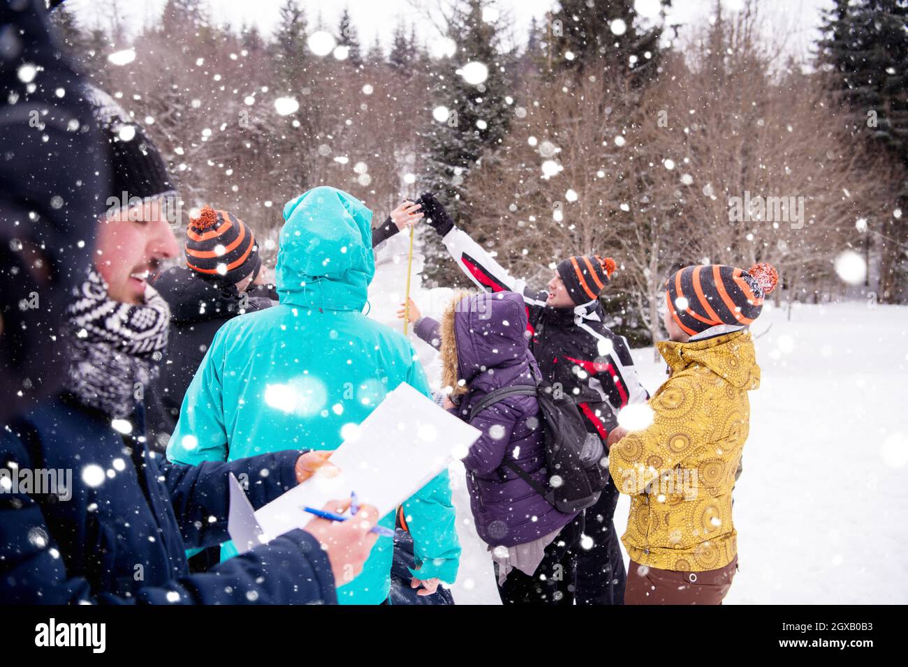 Team building exercise business hi-res stock photography and images - Alamy