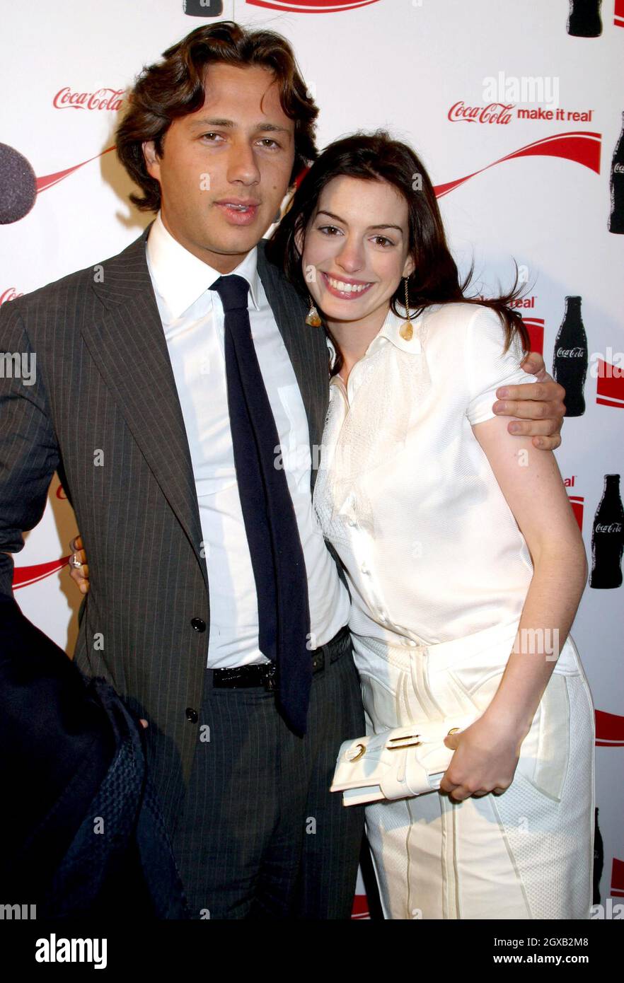 Raffaello follieri anne hathaway hi-res stock photography and images ...