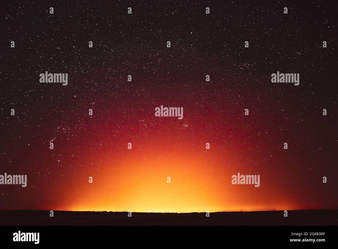 Orange night sky stars hi-res stock photography and images - Alamy