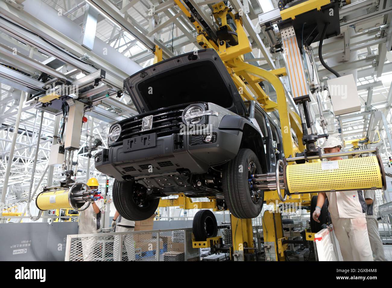 CHONGQING, CHINA - OCTOBER 5, 2021 - A technician installs a tank 300 ...