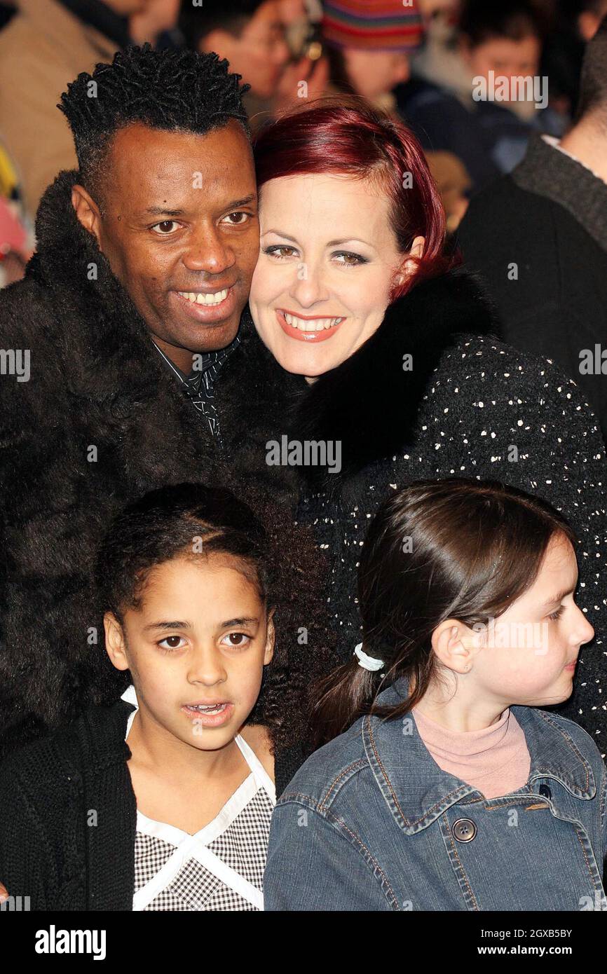 Carrie Grant and David Grant arriving at the film premiere "Robots" at ...