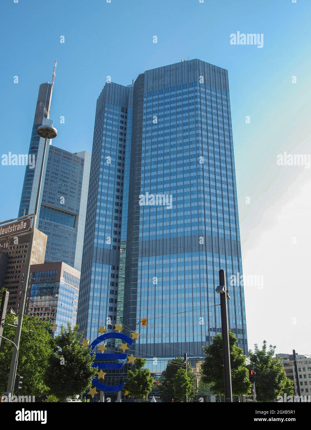 Well known bank hi-res stock photography and images - Alamy