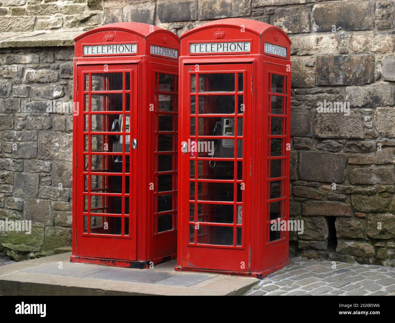 Traditional red london telephone box hi-res stock photography and ...