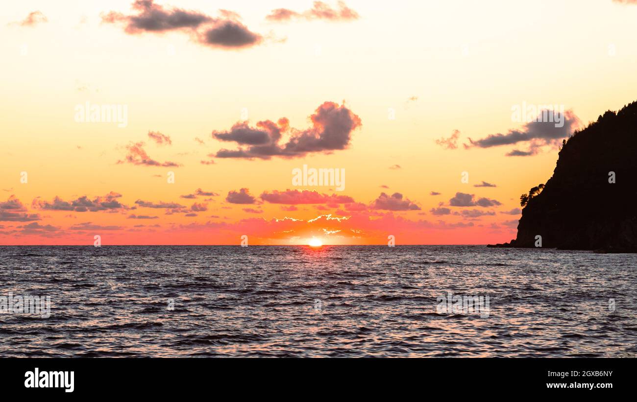 Beautiful horizon hi-res stock photography and images - Alamy