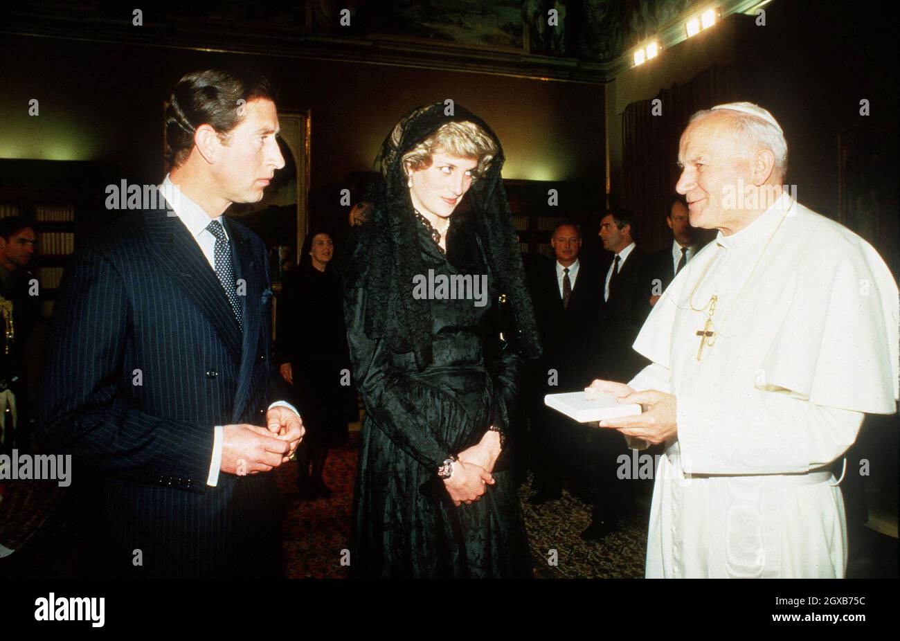 Pope John Paul II meets The Prince and Princess of Wales at the Vatican ...