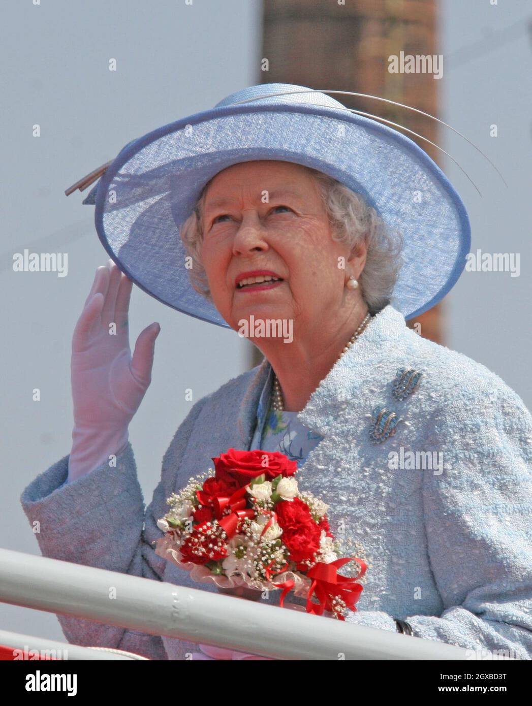 Queen Elizabeth and HRH The Duke of Edinburgh review a Guard of Honour ...