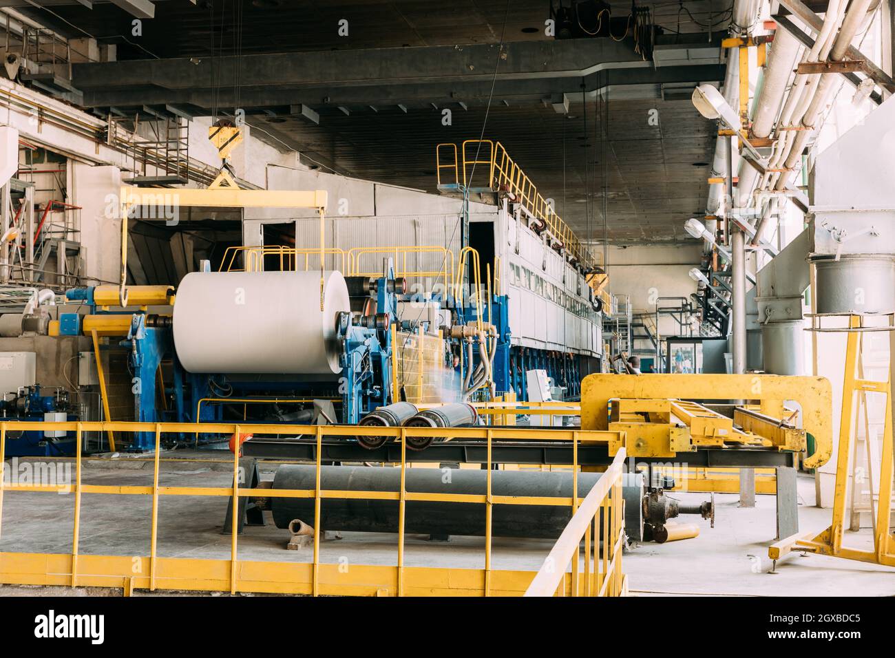 Paper roll in paper mill hi-res stock photography and images - Alamy