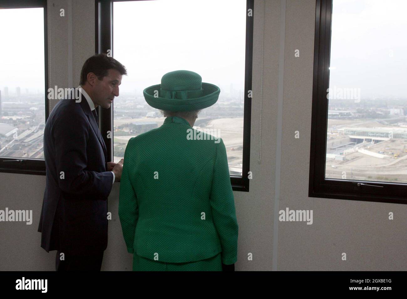 Queen Elizabeth ll and Lord Coe view the Olympic Park site from Holden ...
