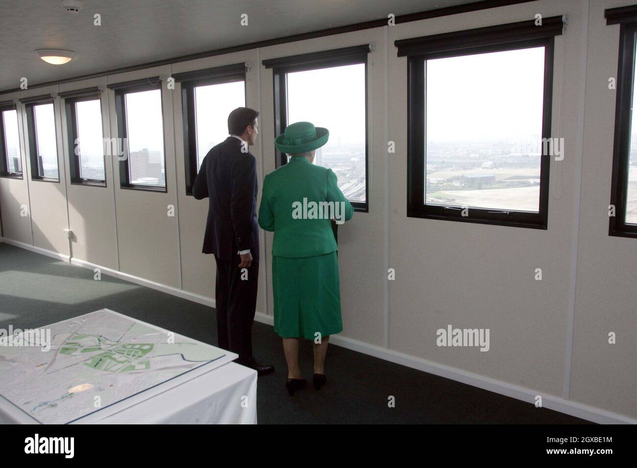 Queen Elizabeth ll and Lord Coe view the Olympic Park site from Holden ...