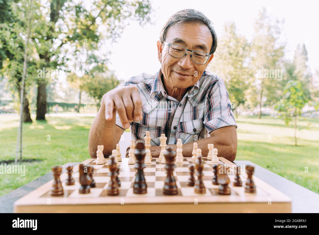 Group of senior friends playing chess game at the park. Lifestyle ...