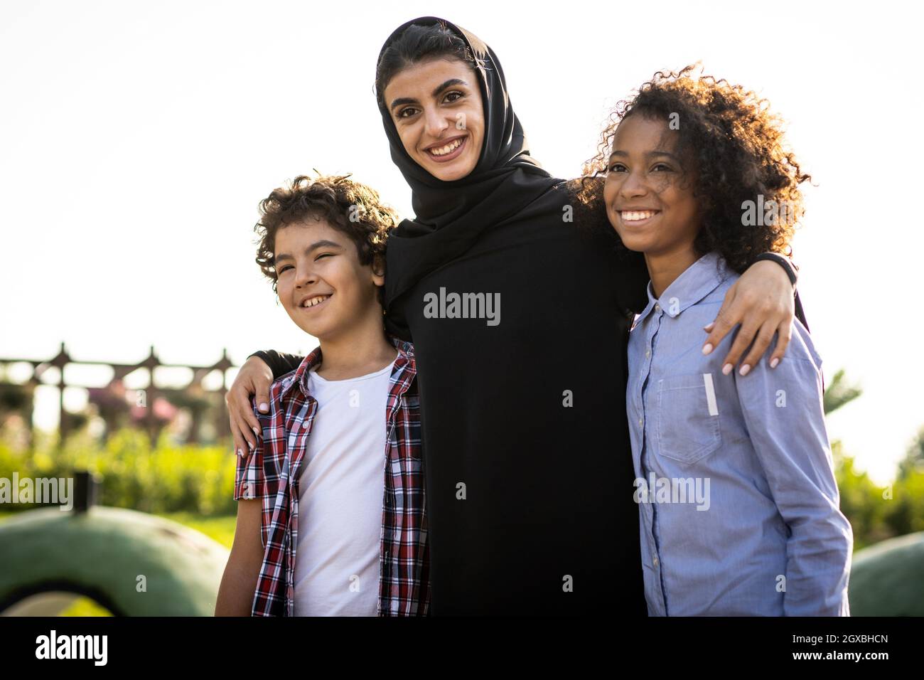 Traditional arabic family hi-res stock photography and images - Alamy